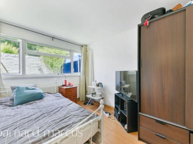 Farnham Gardens, LONDON