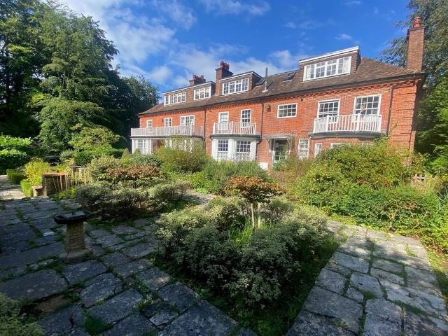 Farnham Lane, Haslemere, Surrey GU27, 2 bed flat to rent, £1,350 pcm | PrimeLocation