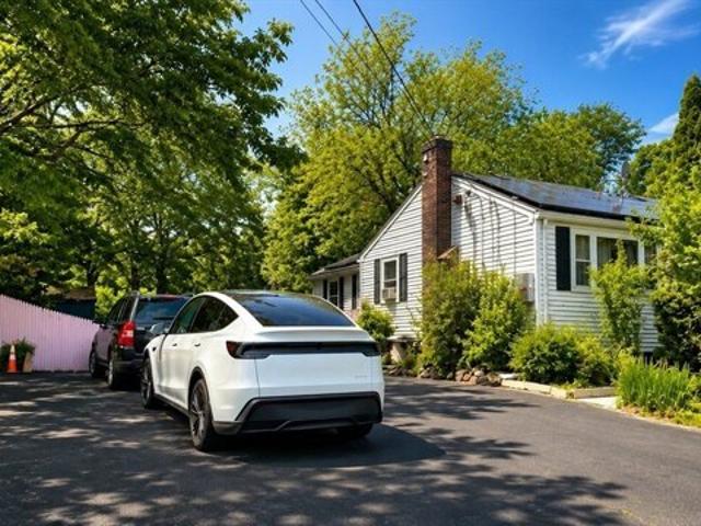 Farnham Rd, Stoughton, Home For Sale