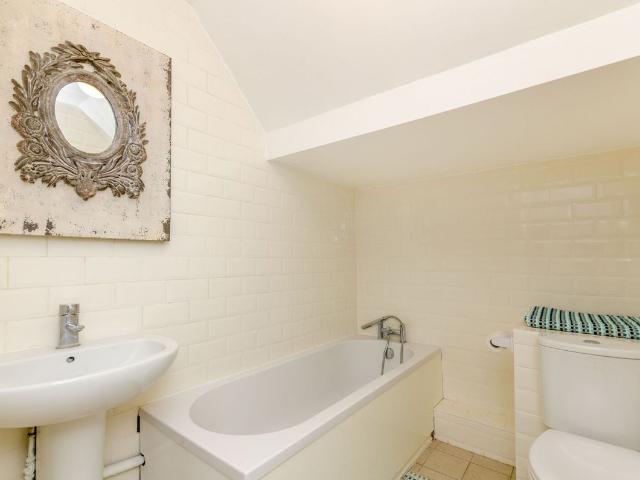 Farnham Road, Guildford GU2, 1 bed flat to rent, £1,400 pcm | PrimeLocation