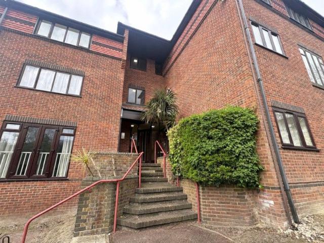 Farnham Road, Guildford GU2, 1 bed flat to rent, £1,295 pcm | PrimeLocation