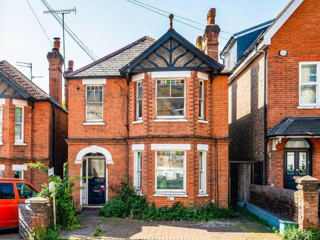 Farnham Road, Guildford, GU2 2 bed flat to rent £2,175 pcm £502 pw