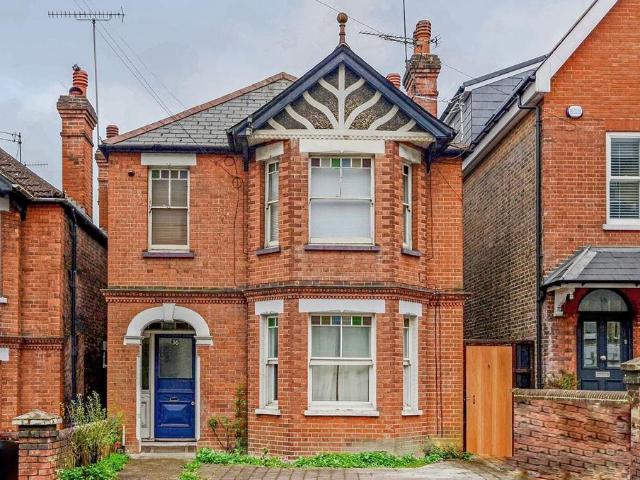 Farnham Road, Guildford, GU2 2 bed flat to rent £2,300 pcm £531 pw