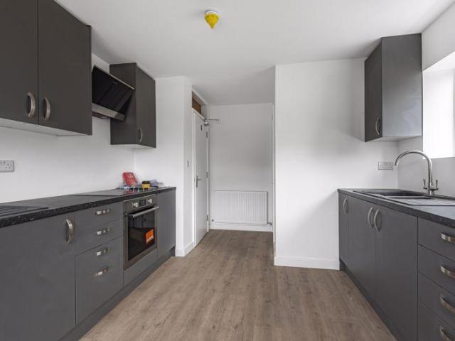 Farnham Road, Farnham Royal, Slough. 6 bed terraced house to rent £4,900 pcm £1,131 pw