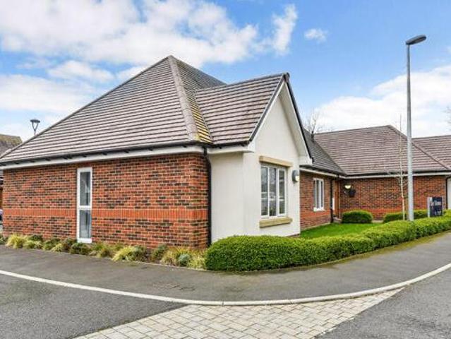 Farnham Road, Liss, 2 Bedroom Detached