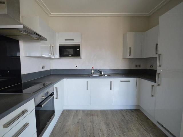 Farnham Road, Slough, Berkshire, SL1 2 bed apartment to rent £1,600 pcm £369 pw
