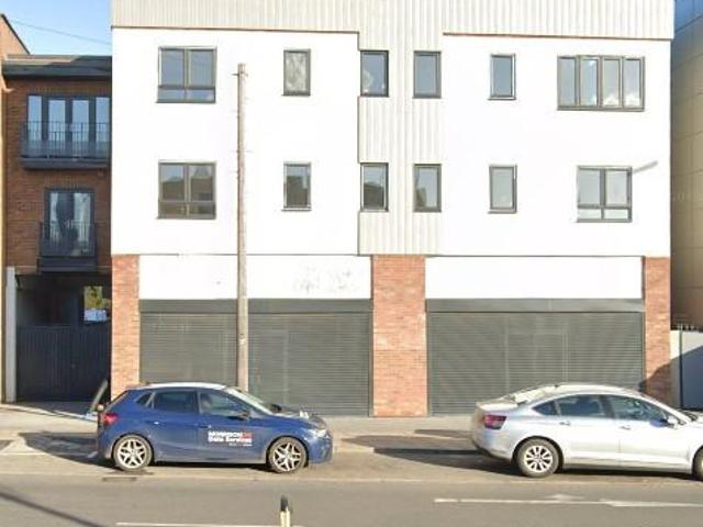 Farnham Road, Slough, SL2 2 bed flat to rent £1,650 pcm £381 pw