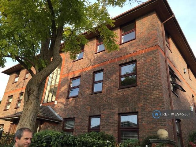 Farnham, Surrey, GU9 2 bed penthouse to rent £1,625 pcm £375 pw