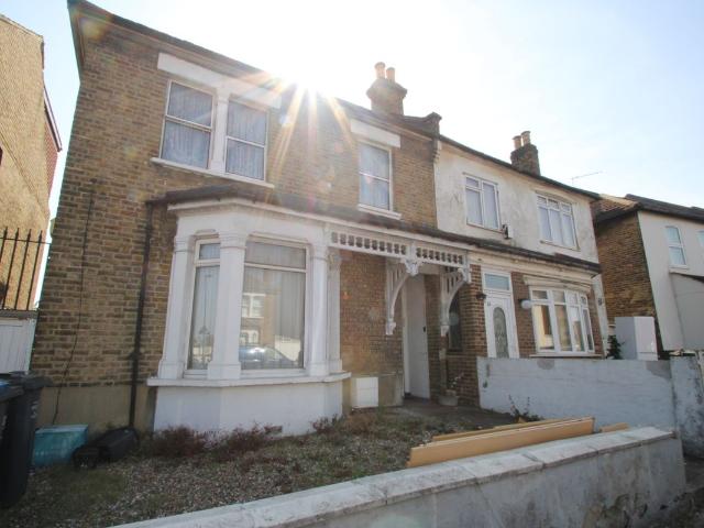 Farnley Road, London SE25, 2 bed flat to rent, £1,700 pcm | PrimeLocation
