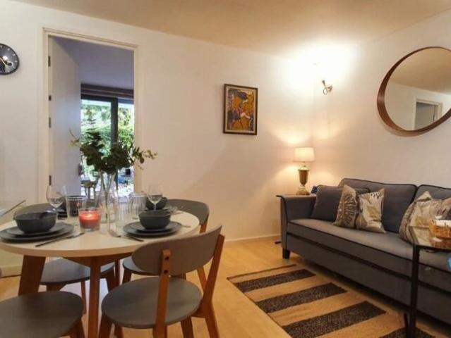 Farnsworth Court, London, SE10 3 bed flat to rent £2,800 pcm £646 pw