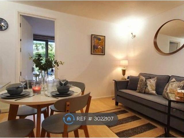 Farnsworth Court, London SE10, 3 bed flat to rent, £2,800 pcm | PrimeLocation