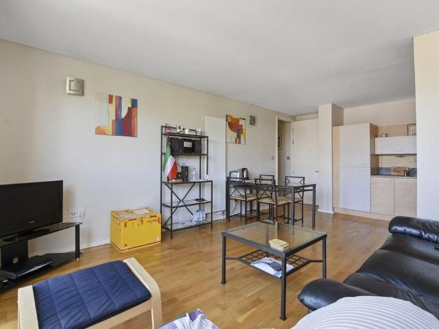 Farnsworth Court, West Parkside. 1 bed apartment to rent £1,650 pcm £381 pw