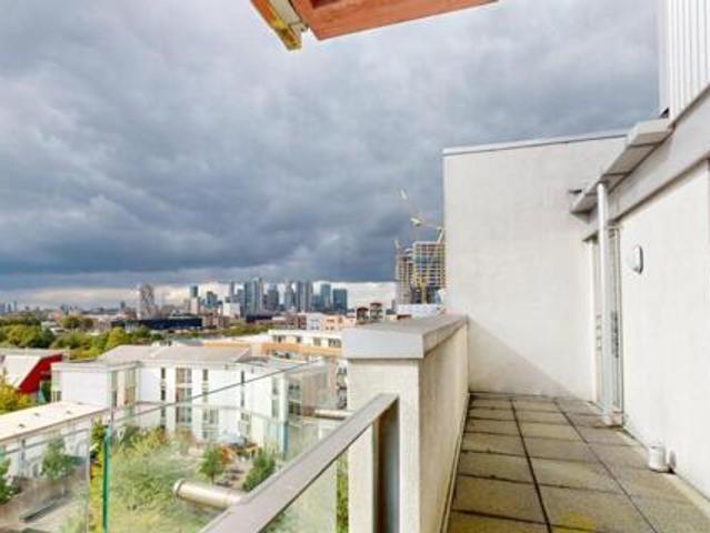 Farnsworth Court, West Parkside, 2 Bedroom Apartment