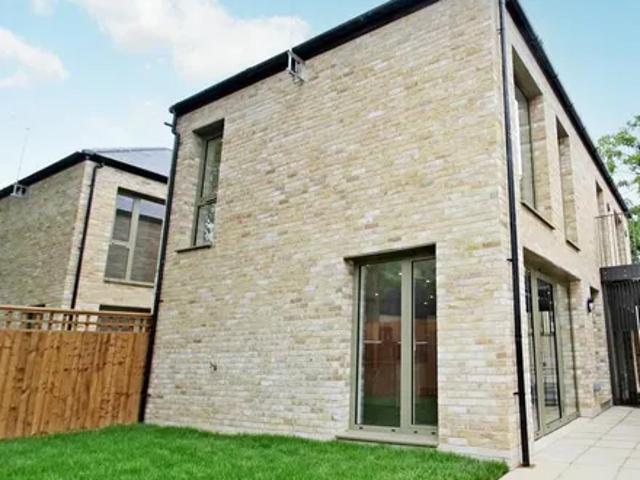 Farnsworth Drive, London, HA8 8FU, United Kingdom | 3 bed house for rent #137305350 | Rentberry