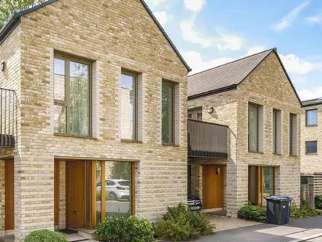 Farnsworth Drive, London, HA8 8FU, United Kingdom | 3 bed house for rent #138850234 | Rentberry
