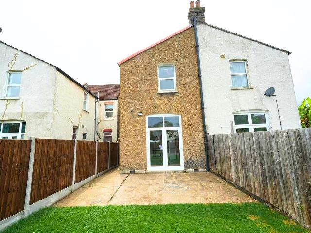 Farquharson Road, Croydon CR0, 2 bed flat to rent, £1,700 pcm | PrimeLocation