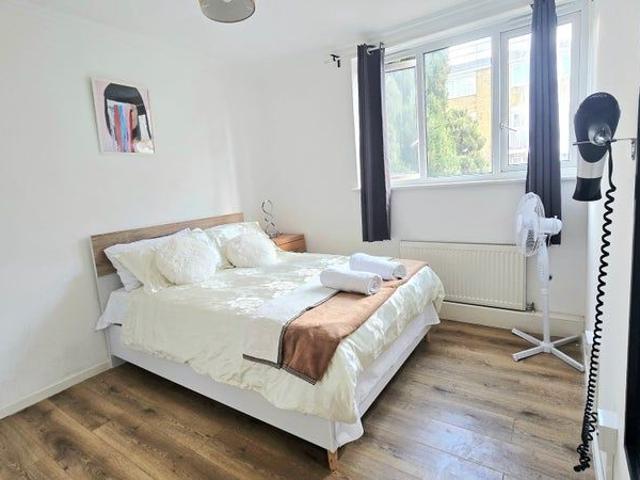 Farrance Street, London E14, Room to rent, £895 pcm | PrimeLocation