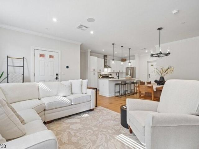 Farrand St, Bloomfield, Condo For Sale