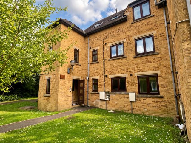 Farrans Court, Northwick Avenue, Harrow HA3, 2 bed flat to rent, £1,795 pcm | PrimeLocation