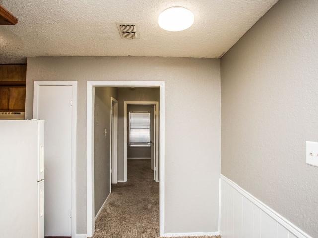 Farrar West Apartments South 1 Bedroom Apartment for Rent at 5715 66th St, Lubbock, TX 79424