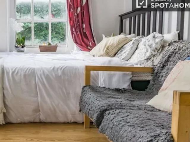 Farrells, 7 Hatton Street, London, NW8 8PP, United Kingdom | Room for rent #156678345 | Rentberry