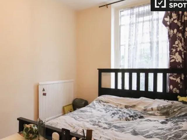 Farrells, 7 Hatton Street, London, NW8 8PP, United Kingdom | Room for rent #3424502 | Rentberry