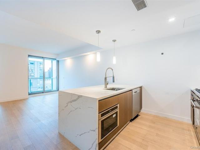 33 66 Farrington St Unit 8F, Flushing, NY 11355