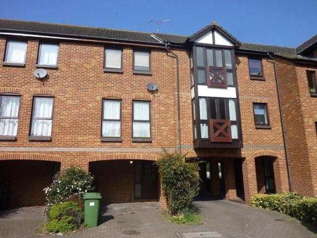 Farriers Road, Epsom KT17, 3 bed terraced house to rent, £2,350 pcm | PrimeLocation