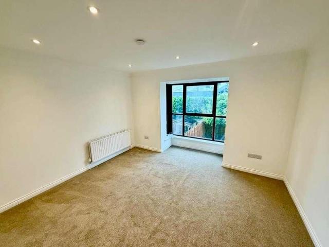 Farriers Road, Epsom, KT17