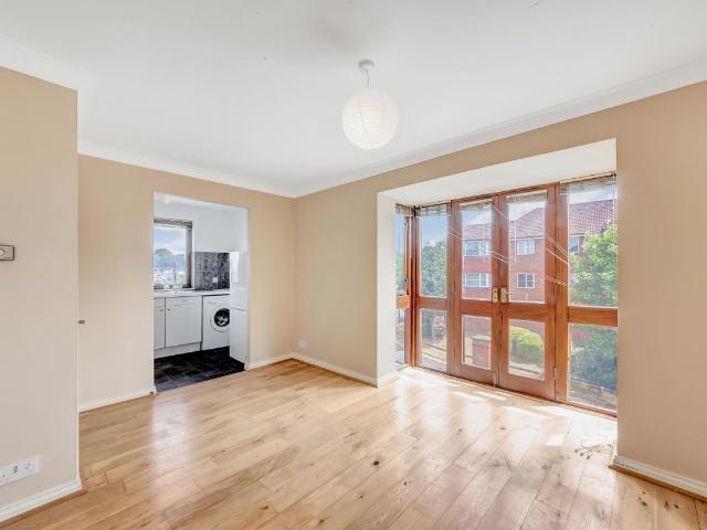 Farriers Road, Epsom KT17, Studio to rent, £1,150 pcm | PrimeLocation