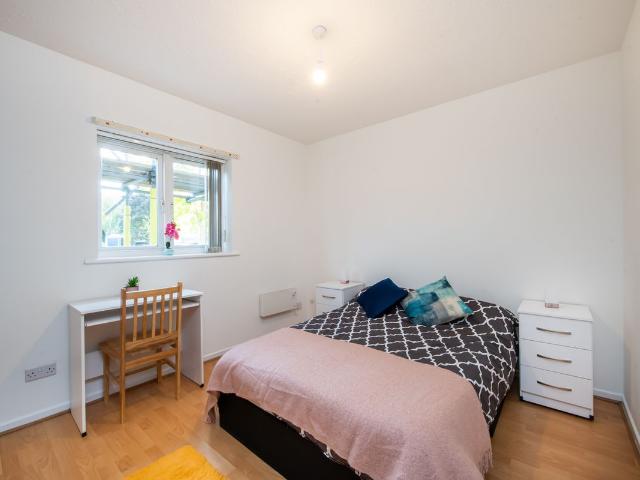 Farrow Lane, London SE14, Room to rent, £1,100 pcm | PrimeLocation