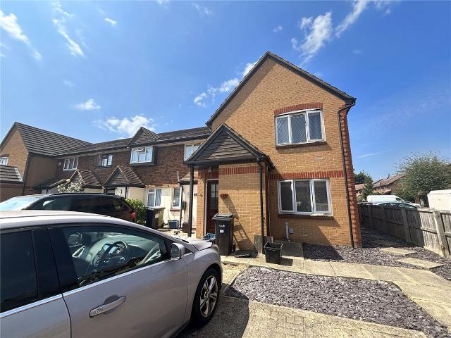 Faulkner Close, Dagenham RM8, 1 bed maisonette to rent, £1,350 pcm | PrimeLocation