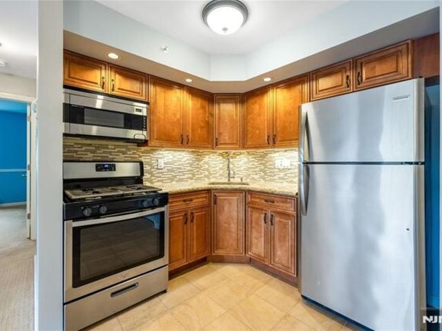 Faulkner Ct, Mahwah, Condo For Sale