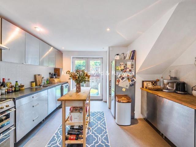 Faunce Street, London, SE17 3 bed house to rent £3,750 pcm £865 pw