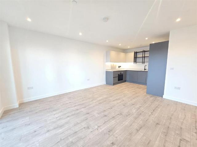Fauna Walk, Watford, Watford 2 bed flat to rent £2,300 pcm £531 pw