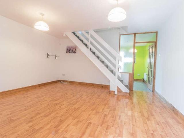 Favell Drive, Furzton, Milton Keynes, Buckinghamshire, MK4
