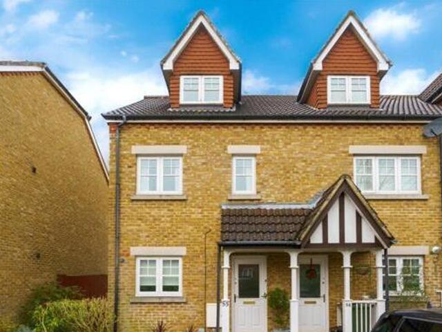 Fawcett Close, London, 3 Bedroom Town
