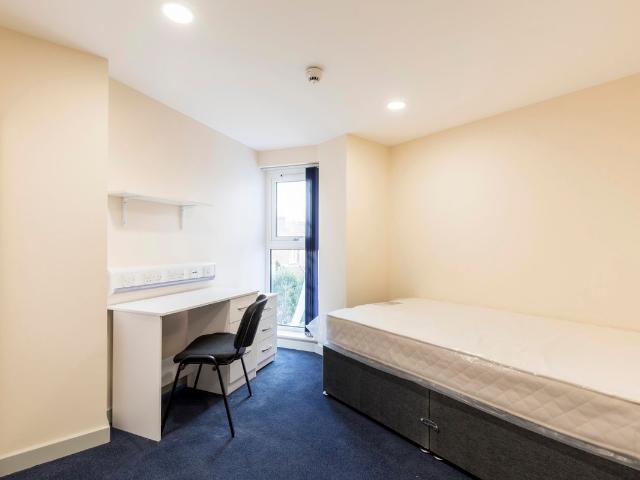 Fawcett Road, Southsea PO4, 1 bed flat to rent, £625 pcm | PrimeLocation