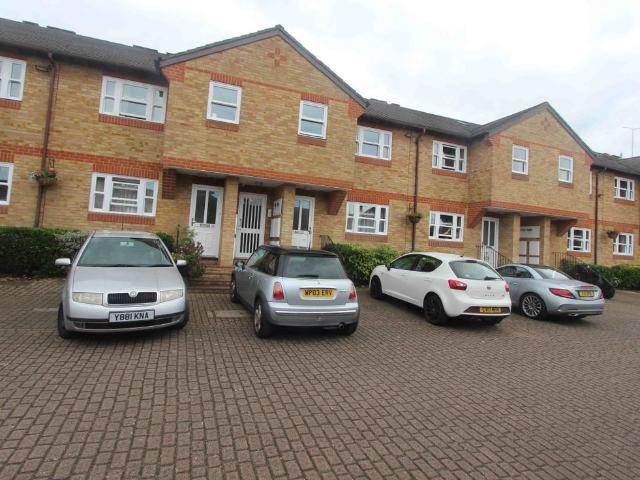 Fawcett Road, Windsor SL4, 2 bed flat to rent, £1,500 pcm | PrimeLocation