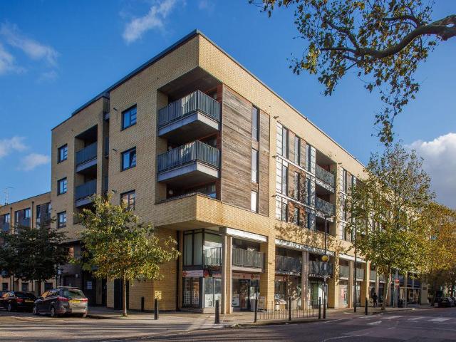 Fawe Street, London 3 bed apartment to rent £2,775 pcm £640 pw