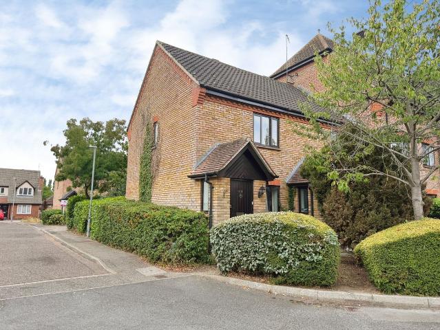 Fawkner Close, Chelmsford CM2, 2 bed maisonette to rent, £1,350 pcm | PrimeLocation