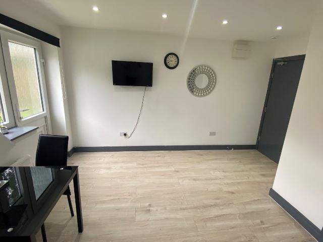 Fawns Manor Road, Feltham TW14, Studio to rent, £950 pcm | PrimeLocation