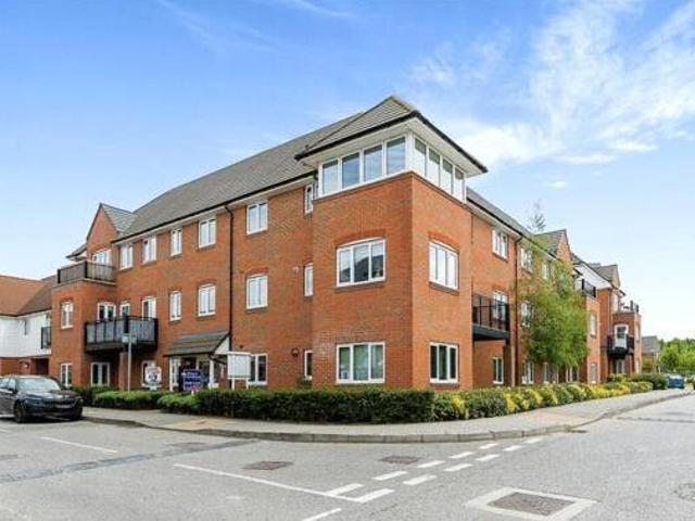 Faygate, Illett Way, Horsham, 2 Bedroom Flat