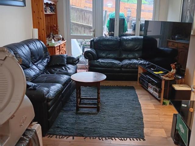 Fayiz Almekle Has an Apartment