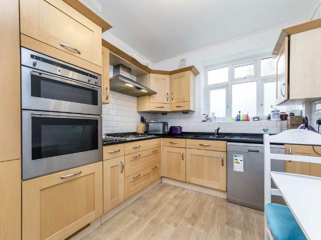 Fayland Avenue, Streatham SW16, 3 bed flat to rent, £2,200 pcm | PrimeLocation