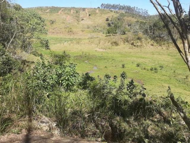 Fazenda na beira do asfalto,faz fundo com a represa área da frente industrial
