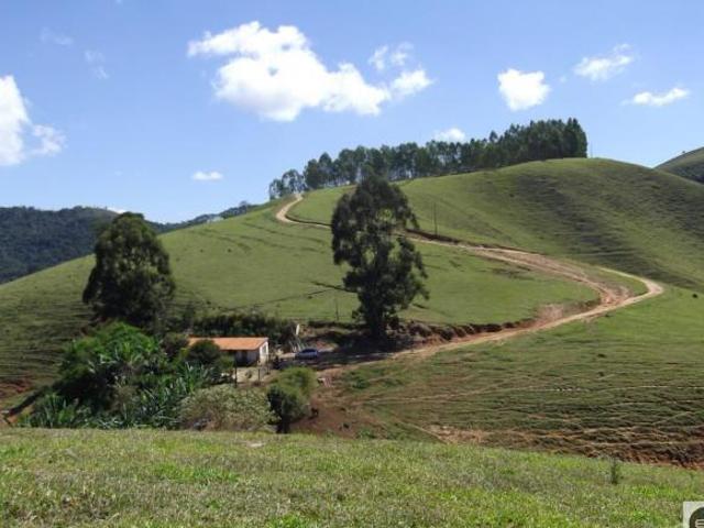 Fazenda na represa de Paraibuna