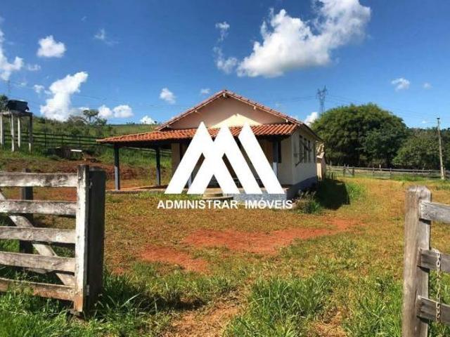 Fazenda á venda 112 hectares com 04 quartos, 03 córregos, lagoa em Oliveira MG!