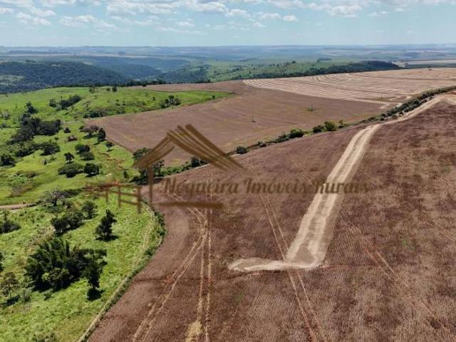 Fazenda com 180 alqueires na região de Piraju SP