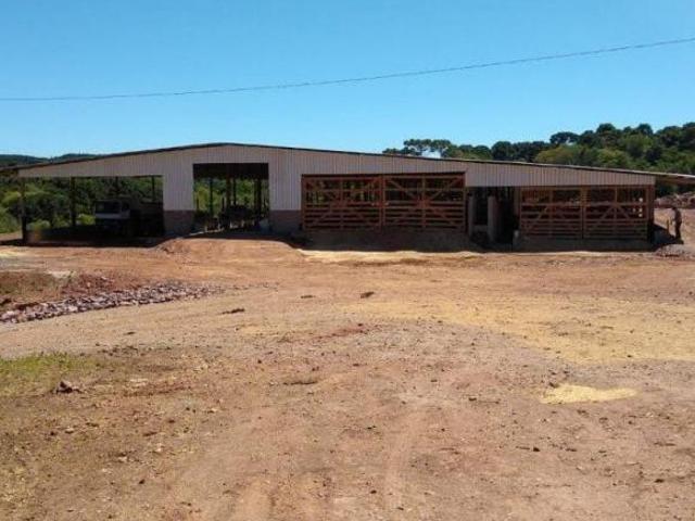 Fazenda com confinamento na Serra!